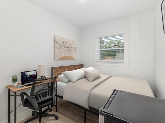 Highly rated house close to Kirkman Rd. and Universal Studios Mini fridges Close to public transportation Newly renovated High Speed WiFi and wired internet in all rooms