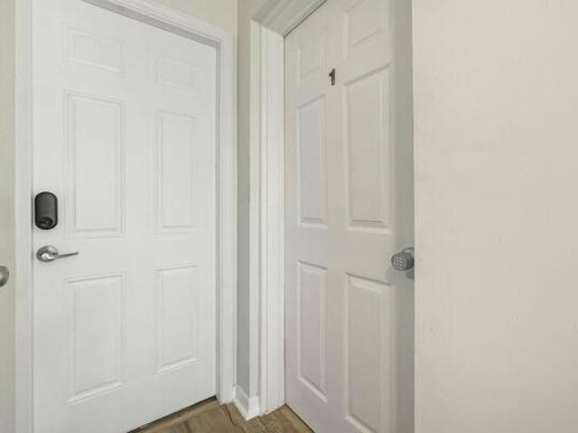 Highly rated Host! Newly renovated & high quality Jacksonville house with eat in kitchen