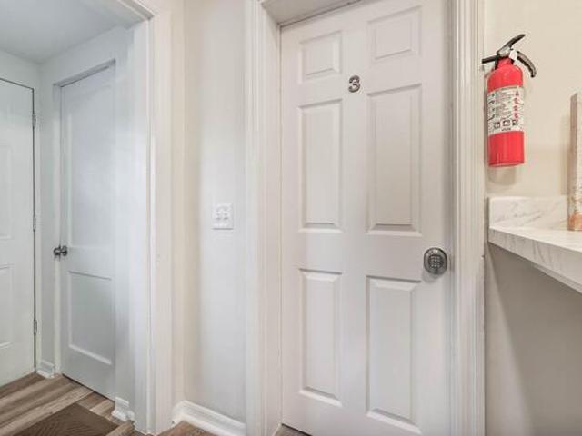 Highly rated Host! Newly renovated & high quality Jacksonville house with eat in kitchen