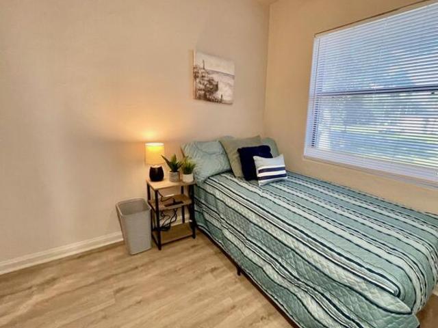 Highly rated near NAS JAX with affordable rooms, FREE inside laundry, covered rear patio, large yard and access to shed