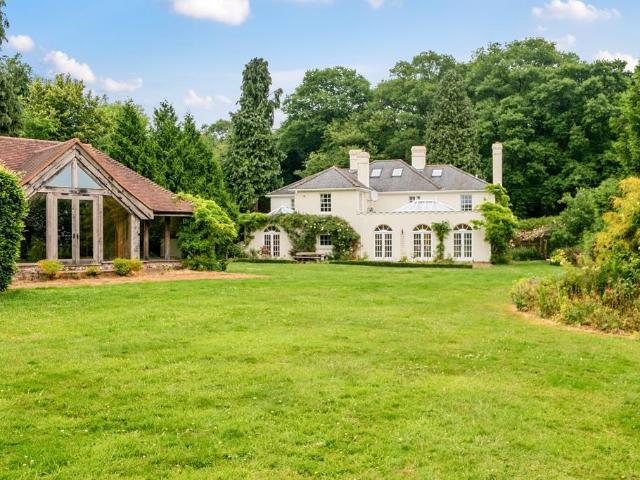 Highmoor Cross RG9 5 bed detached house to rent £7,500 pcm £1,731 pw