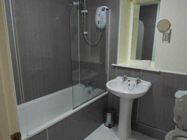 Highmill Court, Dundee DD2, 2 bed flat to rent, £800 pcm | PrimeLocation