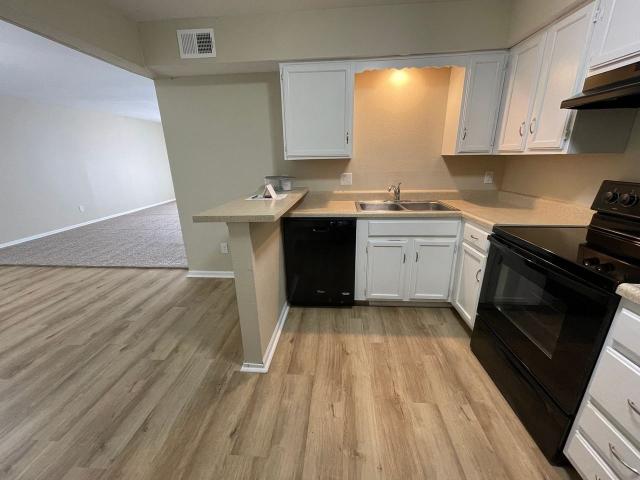 Highpointe Apartments 2 Bedroom Apartment for Rent at 7620 Shawnee Mission Pkwy, Overland Park, KS 66202 Crestview