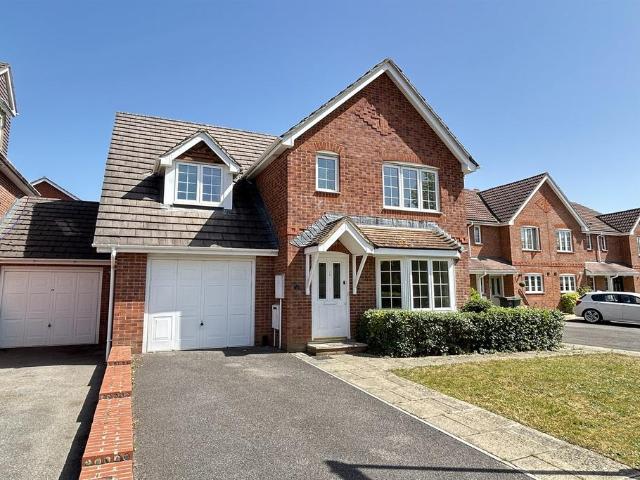 Highpath Way 3 bed detached house to rent £1,850 pcm £427 pw