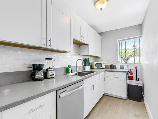 Highquality & beautiful Las Vegas House with Dinin