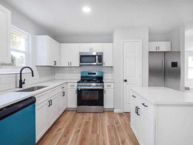 Highquality & modern Cedar Park House with Patio o