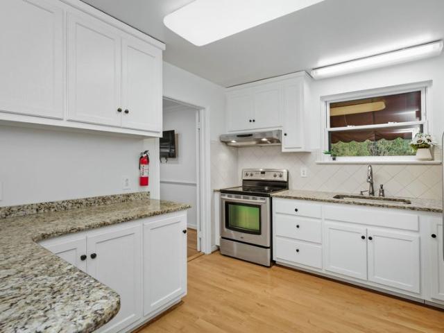 Highquality renovated house in Lakeside, Richmond