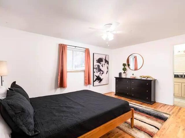 Highquality & spacious Arvada House with Televisio