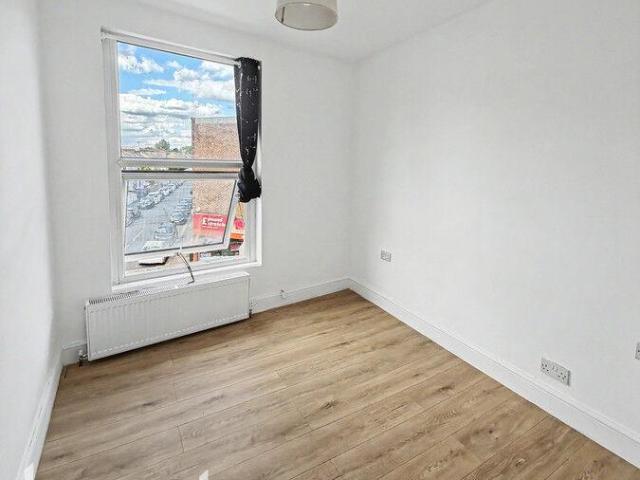 Highroad Leyton, London 2 bed terraced house to rent £1,890 pcm £436 pw