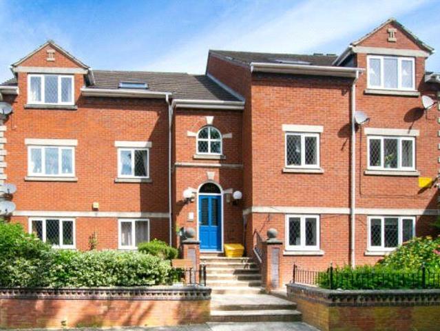 Highthorne Court, Leeds, West Yorkshire LS17, 2 bed flat to rent, £1,100 pcm | PrimeLocation