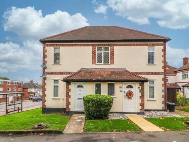 Highview Gardens, Upminster, 2 Bedroom Maisonette