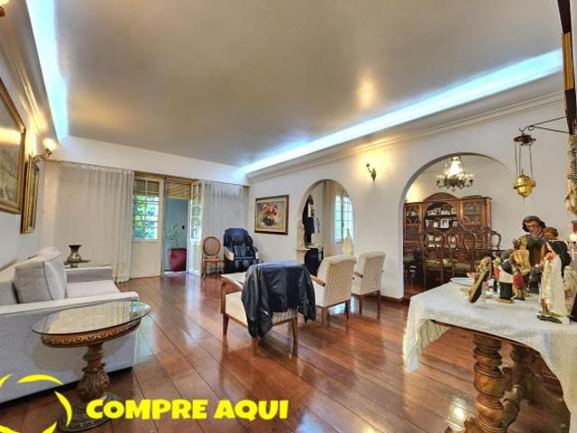 Higienópolis | 297 m² | 4 Quartos | 1 Suite | 2 Vagas | Varanda| SP