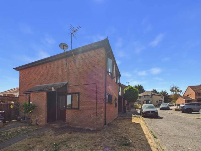 Hilton Close, Manningtree, Essex CO11, 1 bed end terrace house to rent, £950 pcm | PrimeLocation
