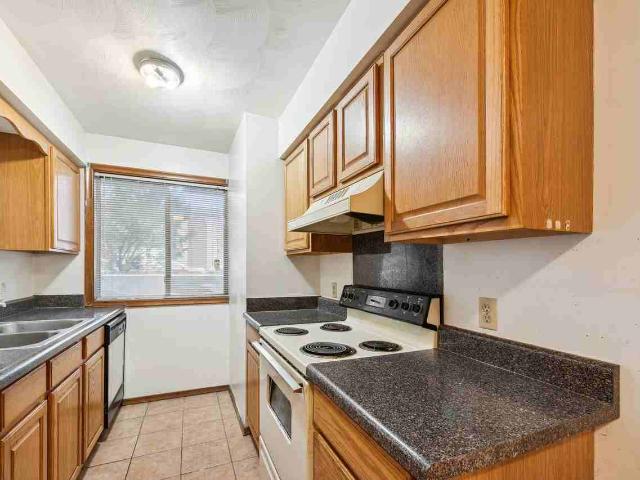 Hiland Flatz 2 Bedroom Apartment for Rent at 2901 Mersey Ln, Lansing, MI 48911 Averill Woods
