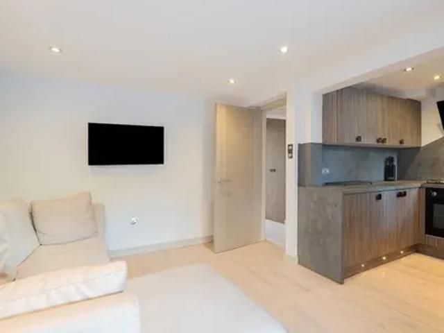 Hilary Close, London, SW6 1EA, United Kingdom | 2 bed apartment for rent #140656173 | Rentberry