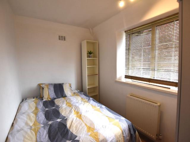 Hilary Road, London W12, Room to rent, £699 pcm | PrimeLocation
