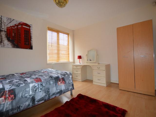 Hilary Road, London W12, Room to rent, £775 pcm | PrimeLocation