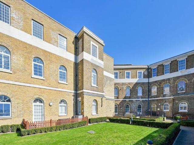 Hilda Road, Southall, UB2 2 bed flat to rent £2,100 pcm £485 pw