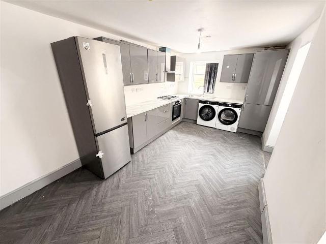 Hilda Street, Pontypridd CF37, 2 bed flat to rent, £1,050 pcm | PrimeLocation