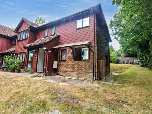 Hilders Farm Close, Crowborough, East Sussex TN6, 2 bed flat to rent, £1,100 pcm | PrimeLocation