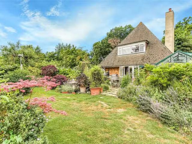 Hilders Lane, Edenbridge, TN8 5 bed detached house for sale.