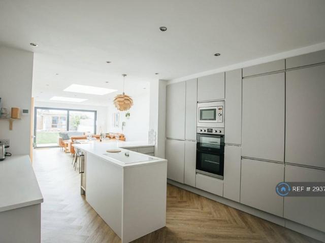 Hilgrove Road, Newquay, TR7 5 bed semi detached house to rent £2,100 pcm £485 pw