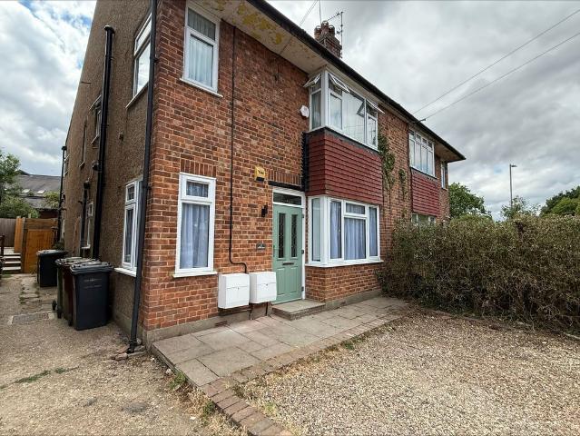 Hill Court, Hill Rise, Potters Bar EN6, 2 bed flat to rent, £1,900 pcm | PrimeLocation