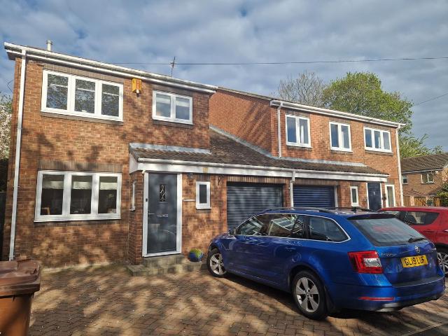 Hill Drive, Ackworth, Pontefract WF7, 3 bed semi detached house to rent, £1,200 pcm | PrimeLocation