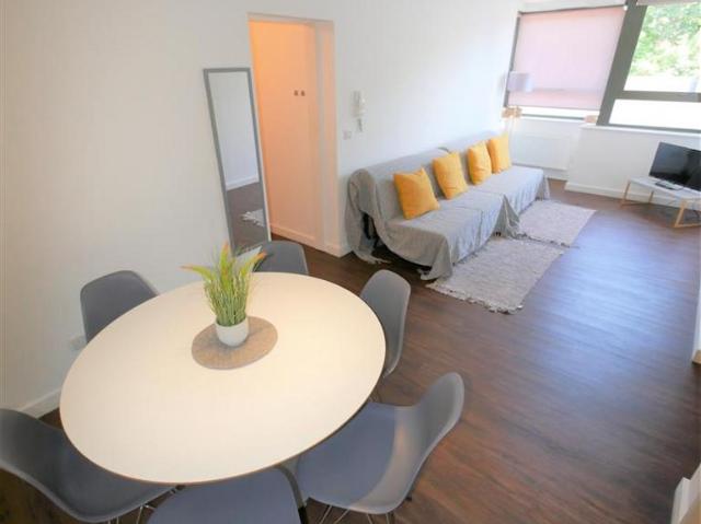 Hill House, Bournemouth BH1 2 bed flat to rent £1,395 pcm £322 pw