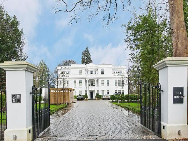 Hill House, Portsmouth Road, Esher. 2 bed flat to rent £5,000 pcm £1,154 pw