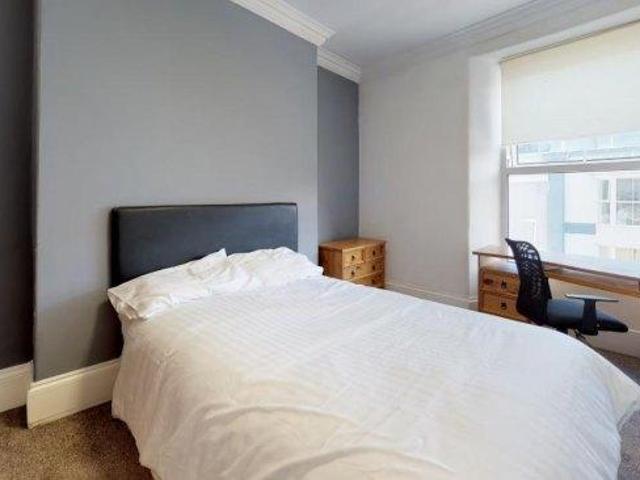Hill Park Crescent 5 bed house share to rent £3,030 pcm £699 pw