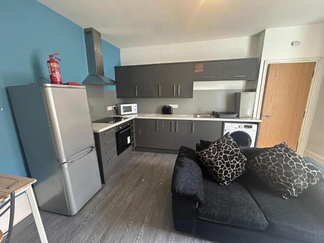 Hill Park Crescent, Flat 1, Plymouth PL4 3 bed flat to rent £1,846 pcm £426 pw