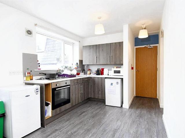 Hill Park Crescent, Flat 3, Plymouth PL4 2 bed flat to rent £1,473 pcm £340 pw