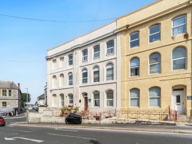 Hill Park Crescent, Plymouth PL4, 4 bed flat to rent, £1,400 pcm | PrimeLocation