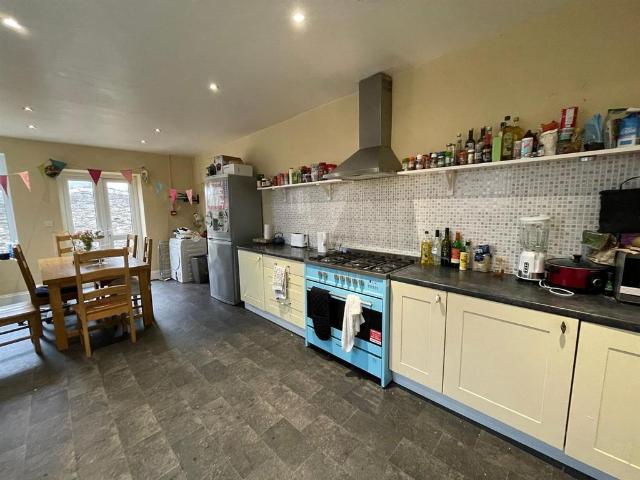 Hill Park Crescent, Plymouth PL4 5 bed house to rent £2,817 pcm £650 pw