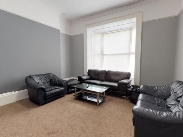 Hill Park Crescent, Plymouth PL4 5 bed house to rent £2,817 pcm £650 pw