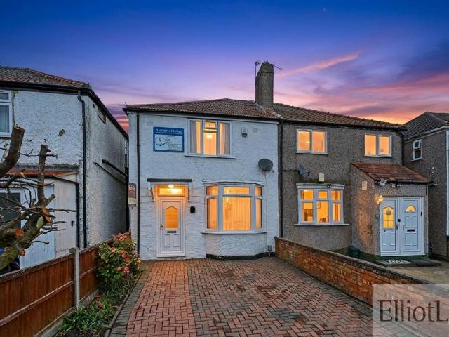Hill Rise, Greenford UB6 3 bed semi detached house to rent £2,300 pcm £531 pw