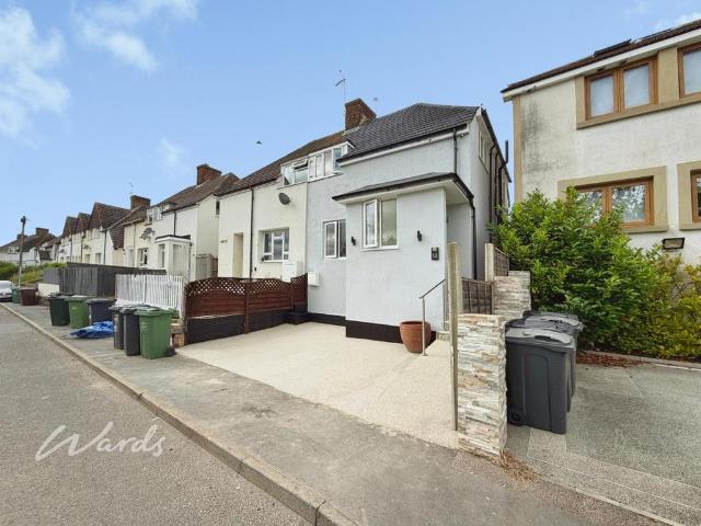 Hill Rise Dartford DA2 4 bed semi detached house to rent £2,800 pcm £646 pw