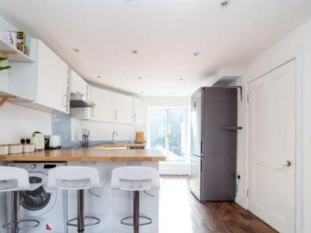 Hill Rise, Richmond, 3 Bedroom Flat