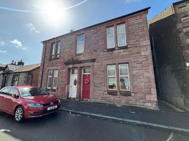 Hill Street, Alloa, Clackmannanshire FK10, 2 bed flat to rent, £850 pcm | PrimeLocation