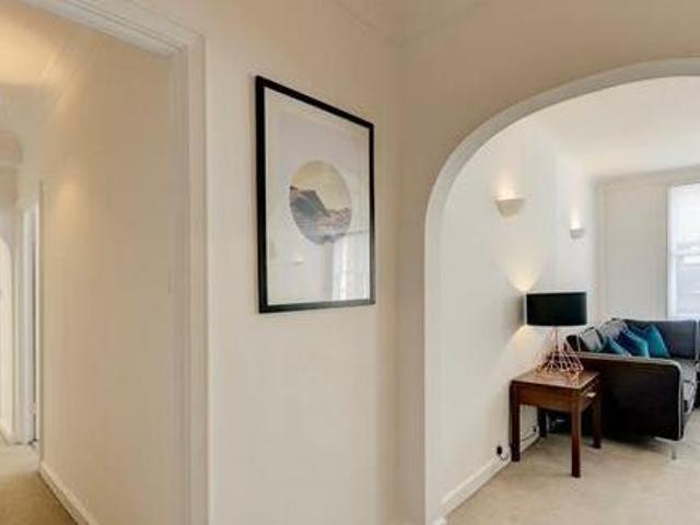 Hill Street, London, 2 Bedroom Apartment