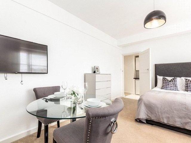 Hill Street, London Studio to rent £2,730 pcm £630 pw
