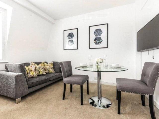 Hill Street, London W1J Studio to rent £2,730 pcm £630 pw