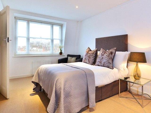 Hill Street, London W1J Studio to rent £2,730 pcm £630 pw