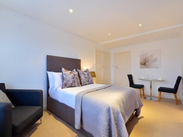 Hill Street, London W1J Studio to rent £2,816 pcm £650 pw