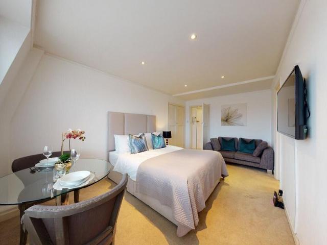 Hill Street, London W1J Studio to rent £2,817 pcm £650 pw