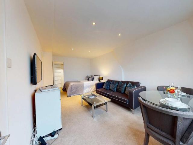 Hill Street, London W1J Studio to rent £2,817 pcm £650 pw