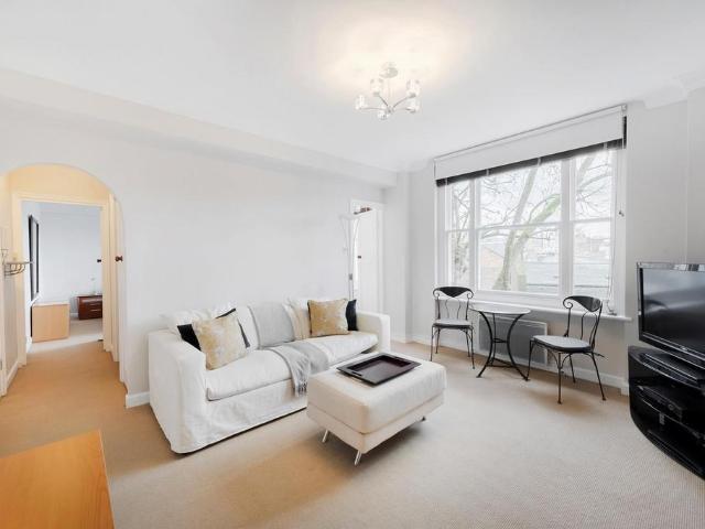 Hill Street, London W1J 1 bed flat to rent £2,999 pcm £692 pw