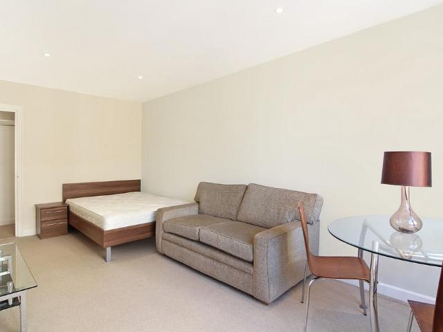 Hill Street, Mayfair, London, W1J Studio to rent £2,817 pcm £650 pw
