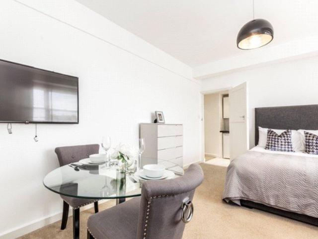 Hill Street, Mayfair, London, W1J Studio to rent £2,730 pcm £630 pw